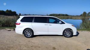 White Toyota Sienna 2018 in Klaipeda, with an engine capacity of 3.50 L and mileage of 155 thousand km for 19900 €, photo 9 on AUTOMOTO.COM.LV