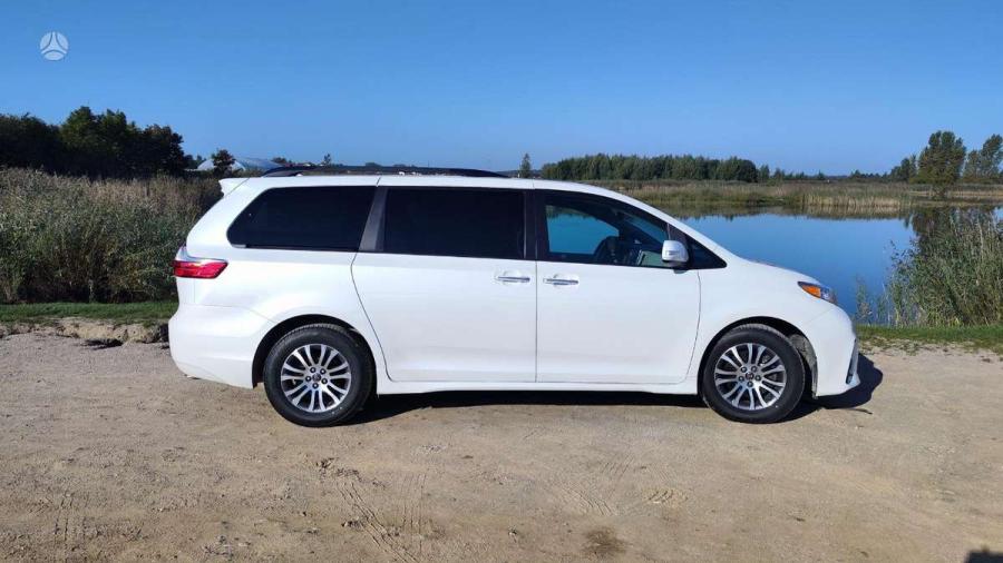 White Toyota Sienna 2018 in Klaipeda, with an engine capacity of 3.50 L and mileage of 155 thousand km for 19900 €, photo 9 on AUTOMOTO.COM.LV