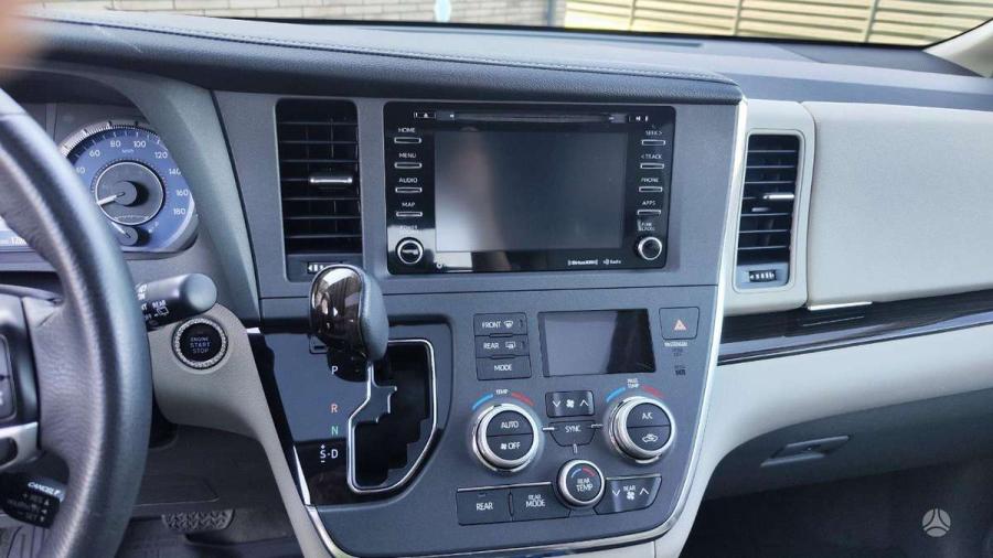 White Toyota Sienna 2018 in Klaipeda, with an engine capacity of 3.50 L and mileage of 155 thousand km for 19900 €, photo 17 on AUTOMOTO.COM.LV