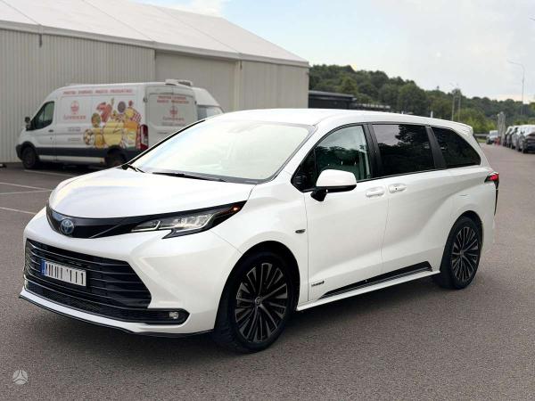 White Toyota Sienna 2021 in Vilnius, with an engine capacity of 2.50 L and mileage of 158 thousand km for 35500 €, photo 3 on AUTOMOTO.COM.LV
