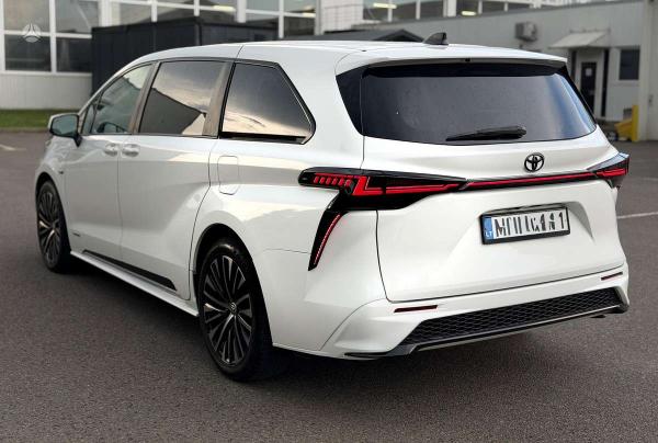 Balts Toyota Sienna 2021 Viļņa, ar dzinēja tilpumu 2.50 L un nobraukumu 158 tūkst. km par 35500 €, foto 6 vietnē AUTOMOTO.COM.LV