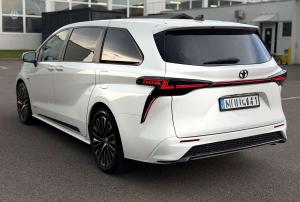Balts Toyota Sienna 2021 Viļņa, ar dzinēja tilpumu 2.50 L un nobraukumu 158 tūkst. km par 35500 €, foto 7 vietnē AUTOMOTO.COM.LV