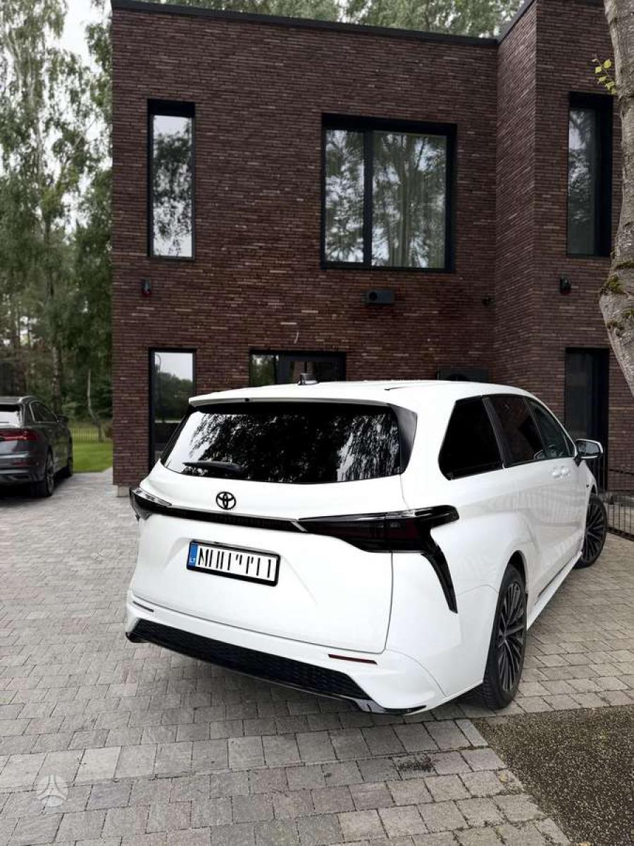 Balts Toyota Sienna 2021 Viļņa, ar dzinēja tilpumu 2.50 L un nobraukumu 158 tūkst. km par 35500 €, foto 13 vietnē AUTOMOTO.COM.LV