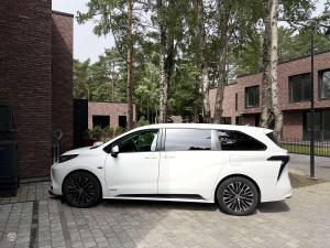 Balts Toyota Sienna 2021 Viļņa, ar dzinēja tilpumu 2.50 L un nobraukumu 158 tūkst. km par 35500 €, foto 16 vietnē AUTOMOTO.COM.LV