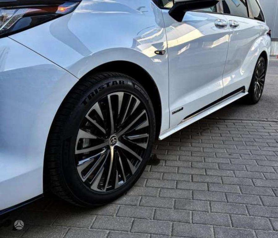 Balts Toyota Sienna 2021 Viļņa, ar dzinēja tilpumu 2.50 L un nobraukumu 158 tūkst. km par 35500 €, foto 18 vietnē AUTOMOTO.COM.LV