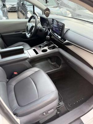 Balts Toyota Sienna 2021 Viļņa, ar dzinēja tilpumu 2.50 L un nobraukumu 158 tūkst. km par 35500 €, foto 22 vietnē AUTOMOTO.COM.LV