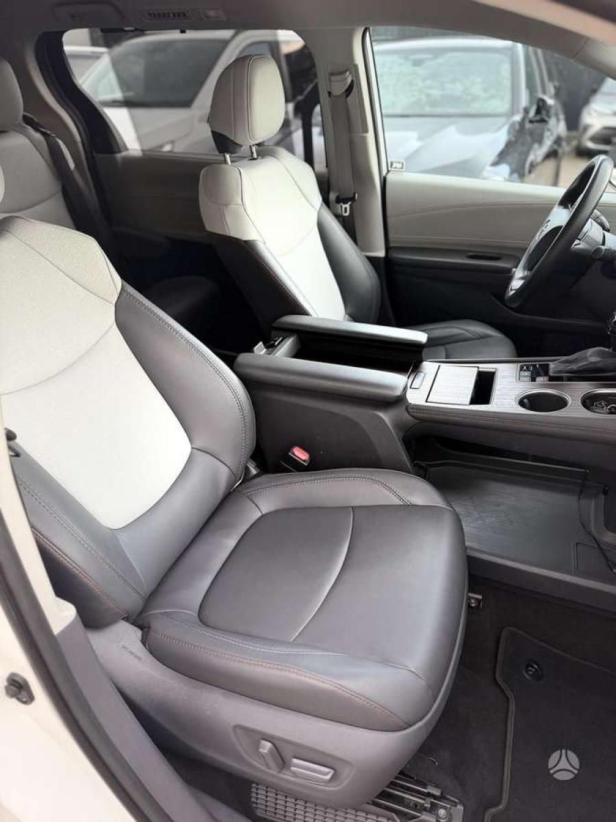 Balts Toyota Sienna 2021 Viļņa, ar dzinēja tilpumu 2.50 L un nobraukumu 158 tūkst. km par 35500 €, foto 23 vietnē AUTOMOTO.COM.LV