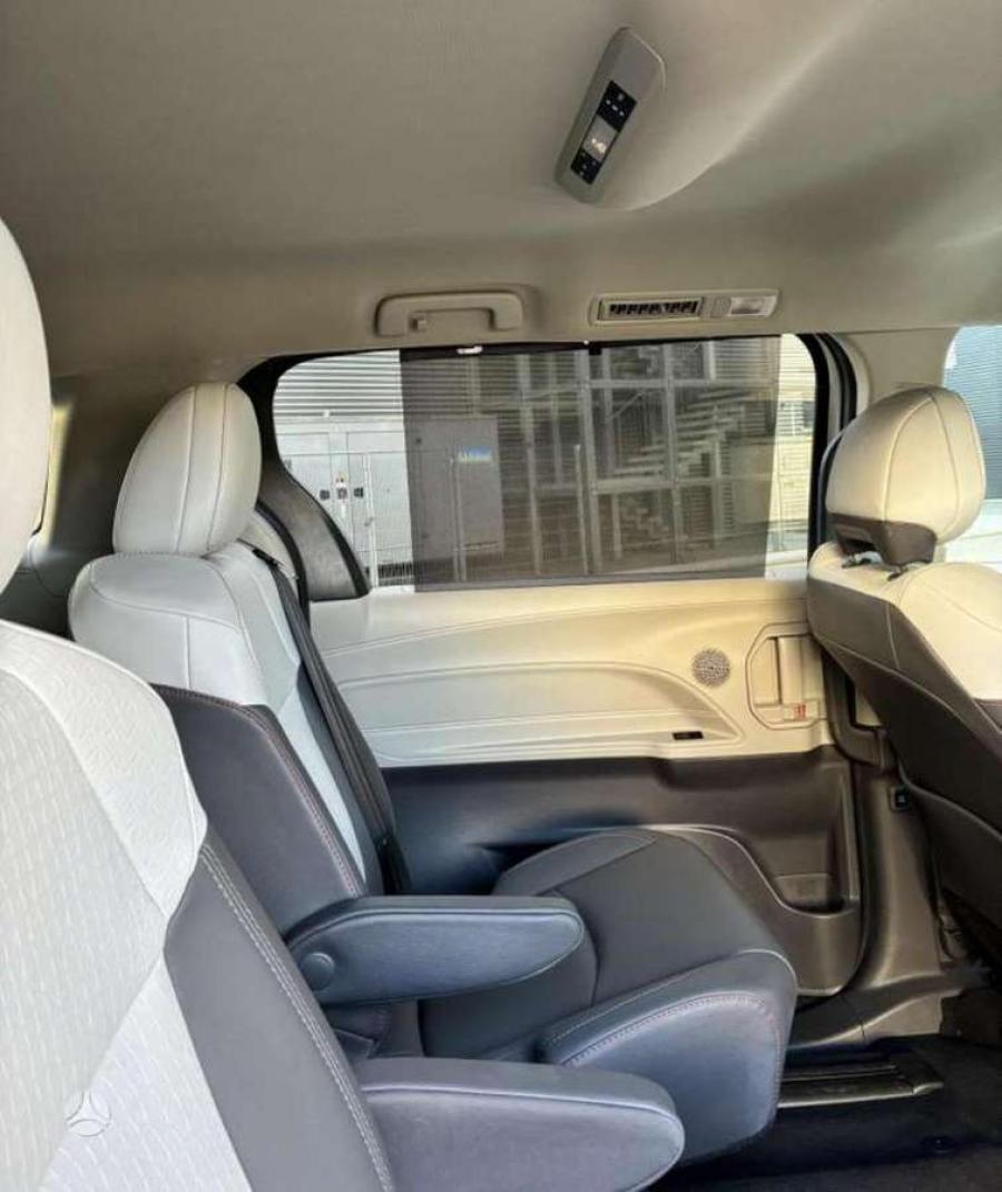 Balts Toyota Sienna 2021 Viļņa, ar dzinēja tilpumu 2.50 L un nobraukumu 158 tūkst. km par 35500 €, foto 26 vietnē AUTOMOTO.COM.LV