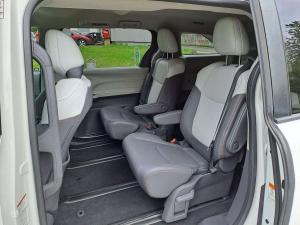 Balts Toyota Sienna 2021 Viļņa, ar dzinēja tilpumu 2.50 L un nobraukumu 158 tūkst. km par 35500 €, foto 27 vietnē AUTOMOTO.COM.LV