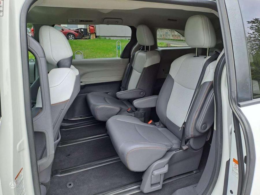 Balts Toyota Sienna 2021 Viļņa, ar dzinēja tilpumu 2.50 L un nobraukumu 158 tūkst. km par 35500 €, foto 27 vietnē AUTOMOTO.COM.LV
