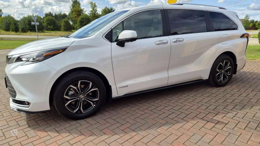 White Toyota Sienna 2025 in Siauliai, with an engine capacity of 2.50 L and mileage of 3 thousand km for 63900 €, photo 4 on AUTOMOTO.COM.LV