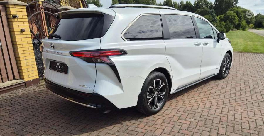 White Toyota Sienna 2025 in Siauliai, with an engine capacity of 2.50 L and mileage of 3 thousand km for 63900 €, photo 5 on AUTOMOTO.COM.LV