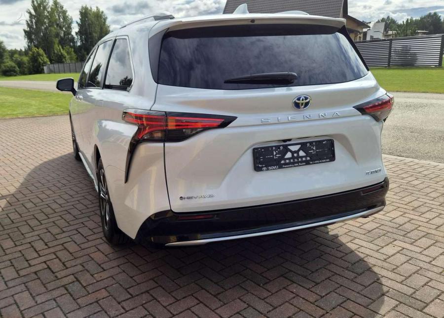 White Toyota Sienna 2025 in Siauliai, with an engine capacity of 2.50 L and mileage of 3 thousand km for 63900 €, photo 6 on AUTOMOTO.COM.LV