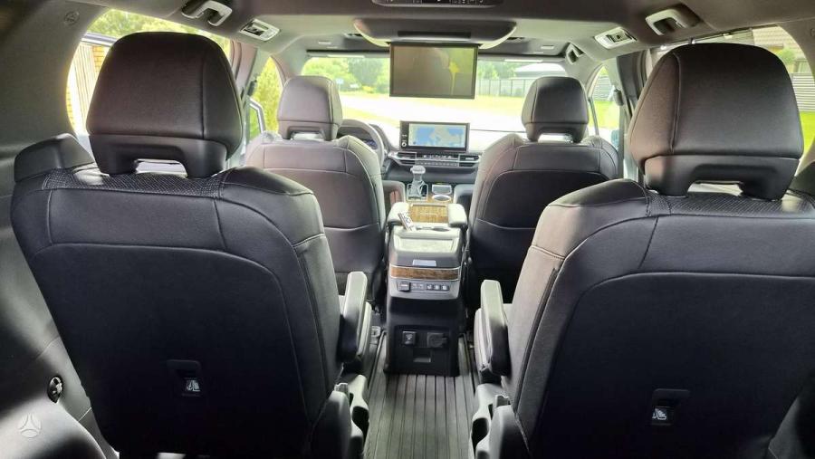 White Toyota Sienna 2025 in Siauliai, with an engine capacity of 2.50 L and mileage of 3 thousand km for 63900 €, photo 11 on AUTOMOTO.COM.LV