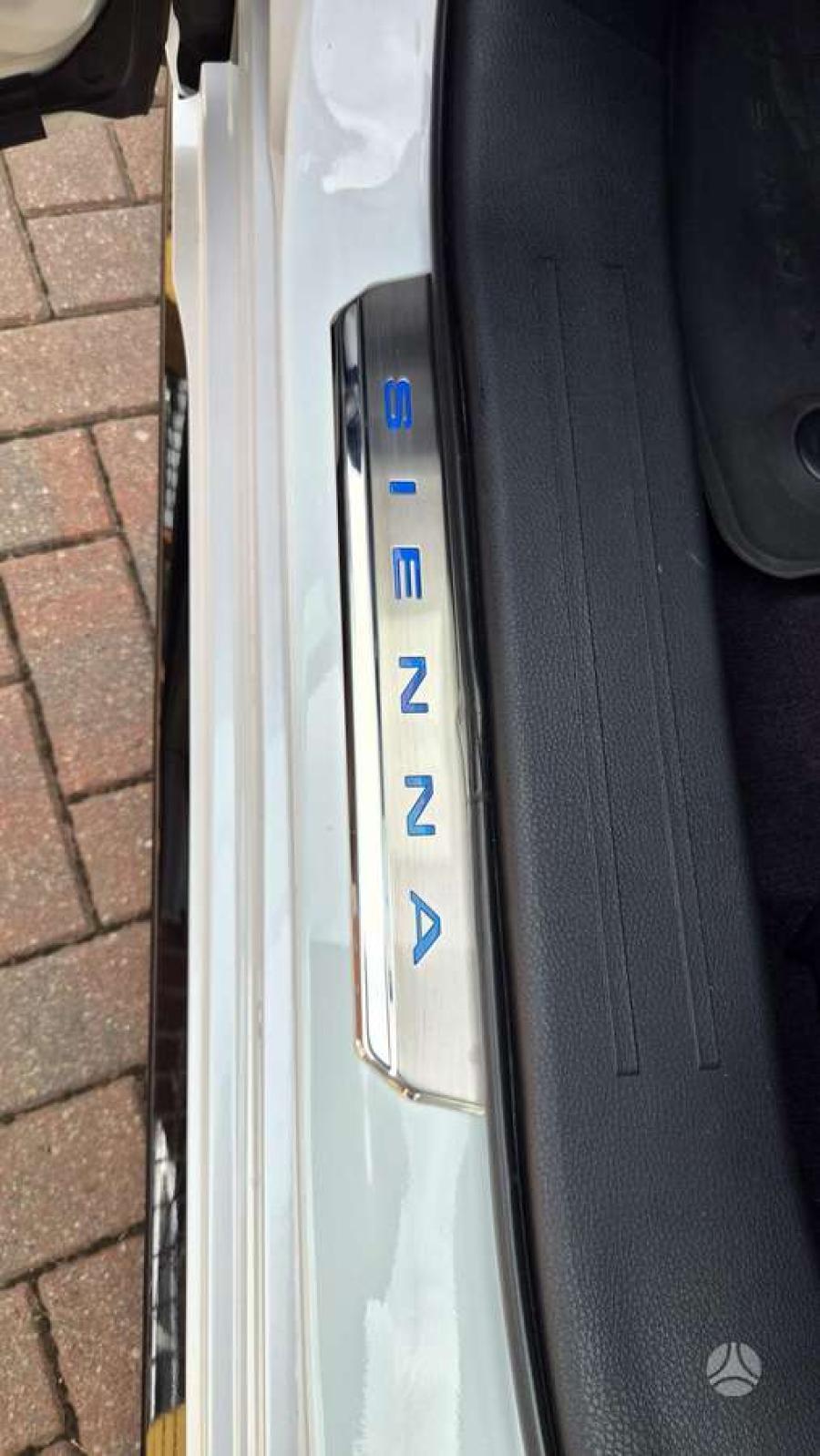 White Toyota Sienna 2025 in Siauliai, with an engine capacity of 2.50 L and mileage of 3 thousand km for 63900 €, photo 21 on AUTOMOTO.COM.LV