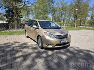 Dzeltens Toyota Sienna 2011 Jelgava, ar dzinēja tilpumu 3.50 L un nobraukumu 98 tūkst. km par 12500 €, foto  vietnē AUTOMOTO.COM.LV