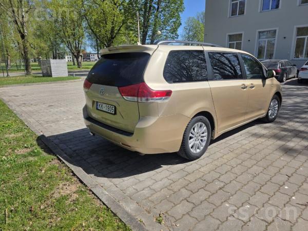 Yellow Toyota Sienna 2011 in Jelgava, with an engine capacity of 3.50 L and mileage of 98 thousand km for 12500 €, photo 4 on AUTOMOTO.COM.LV