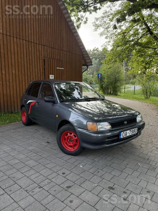 Pelēks Toyota Starlet 1991 Jelgava, ar dzinēja tilpumu 1.00 L un nobraukumu 177 tūkst. km par 1700 €, foto 1 vietnē AUTOMOTO.COM.LV