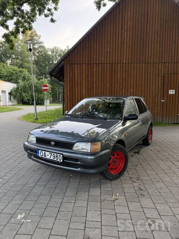 Pelēks Toyota Starlet 1991 Jelgava, ar dzinēja tilpumu 1.00 L un nobraukumu 177 tūkst. km par 1700 €, foto 2 vietnē AUTOMOTO.COM.LV