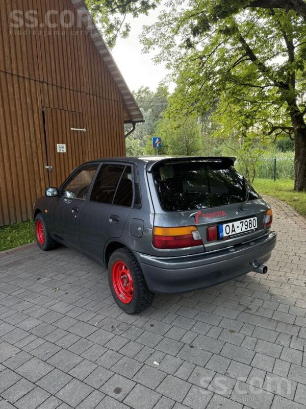 Pelēks Toyota Starlet 1991 Jelgava, ar dzinēja tilpumu 1.00 L un nobraukumu 177 tūkst. km par 1700 €, foto 4 vietnē AUTOMOTO.COM.LV