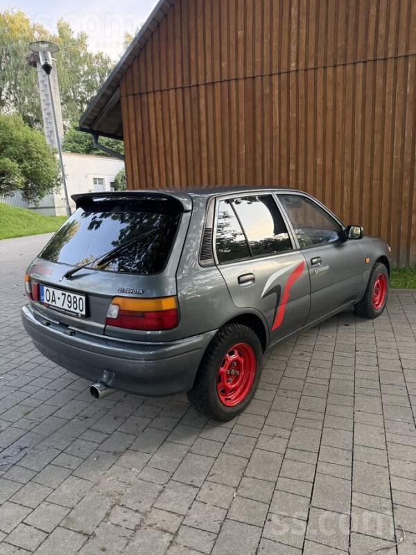 Pelēks Toyota Starlet 1991 Jelgava, ar dzinēja tilpumu 1.00 L un nobraukumu 177 tūkst. km par 1700 €, foto 5 vietnē AUTOMOTO.COM.LV