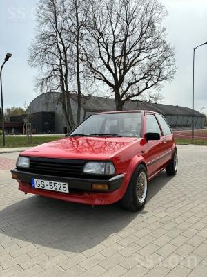 Красный Тойота Старлет 1988 в Кулдига, объемом двигателя 1.00 л и пробегом 188 тыс. км за 4000 €, фото  на AUTOMOTO.COM.LV