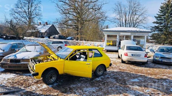 Yellow Toyota Starlet 1980 in Riga, with an engine capacity of 1.30 L and mileage of 265 thousand km for 1800 €, photo 1 on AUTOMOTO.COM.LV