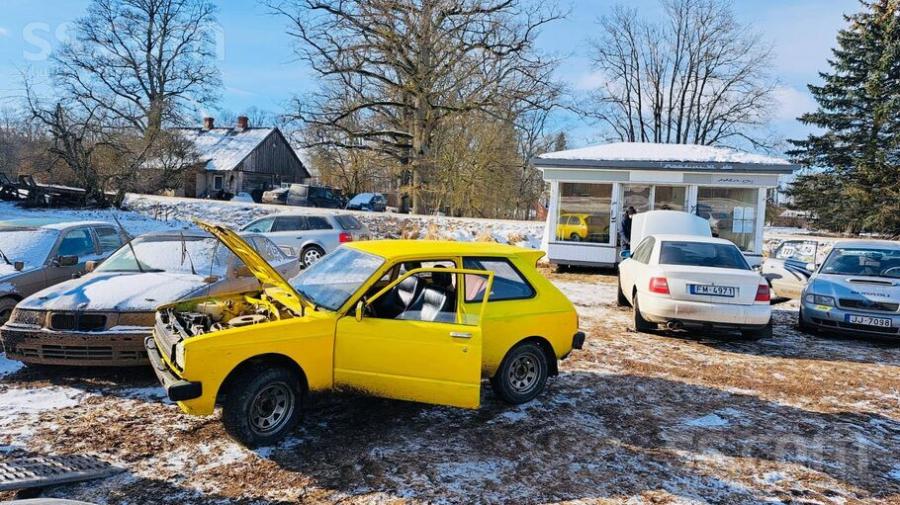 Yellow Toyota Starlet 1980 in Riga, with an engine capacity of 1.30 L and mileage of 265 thousand km for 1800 €, photo 1 on AUTOMOTO.COM.LV