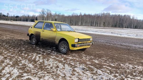 Yellow Toyota Starlet 1980 in Riga, with an engine capacity of 1.30 L and mileage of 265 thousand km for 1800 €, photo 4 on AUTOMOTO.COM.LV