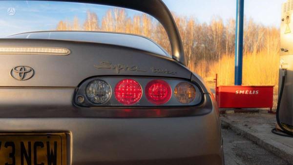 Pelēks Toyota Supra 1996 Viļņa, ar dzinēja tilpumu 3.00 L un nobraukumu 100 tūkst. km par 40000 €, foto 4 vietnē AUTOMOTO.COM.LV