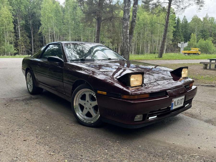 Red Toyota Supra 1990 in Taurage, with an engine capacity of 2.95 L and mileage of 254 thousand km for 18700 €, photo 1 on AUTOMOTO.COM.LV
