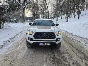 White Toyota Tacoma 2023 in Vilnius, with an engine capacity of 3.50 L and mileage of 24 thousand km for 39999 €, photo  on AUTOMOTO.COM.LV