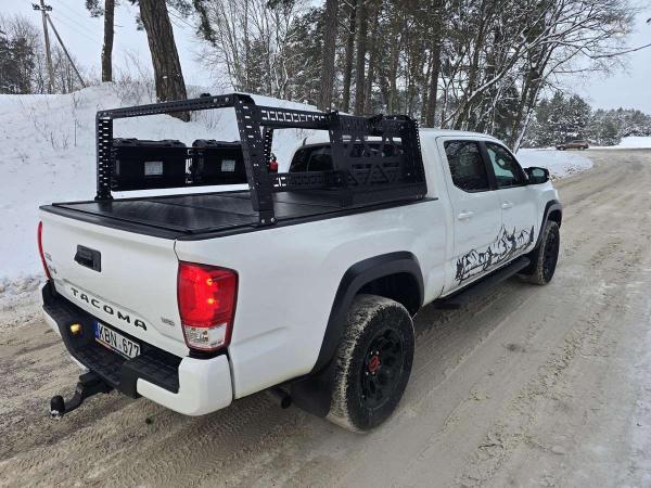 White Toyota Tacoma 2023 in Vilnius, with an engine capacity of 3.50 L and mileage of 24 thousand km for 39999 €, photo 8 on AUTOMOTO.COM.LV
