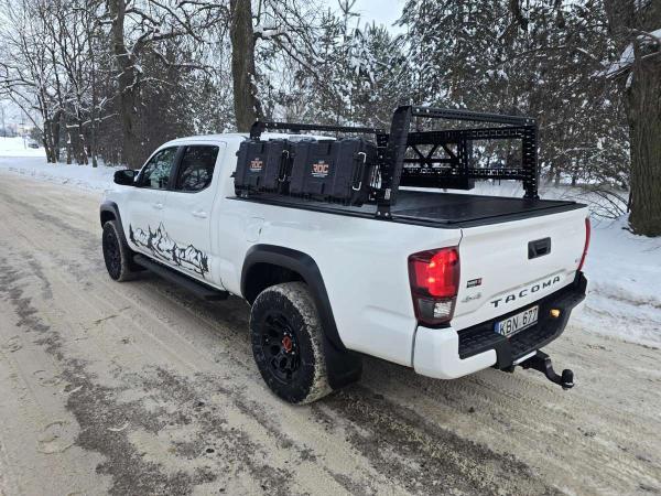 White Toyota Tacoma 2023 in Vilnius, with an engine capacity of 3.50 L and mileage of 24 thousand km for 39999 €, photo 9 on AUTOMOTO.COM.LV