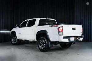 Balts Toyota Tacoma 2021 Viļņa, ar dzinēja tilpumu 3.46 L un nobraukumu 15 tūkst. km par 51999 €, foto 7 vietnē AUTOMOTO.COM.LV