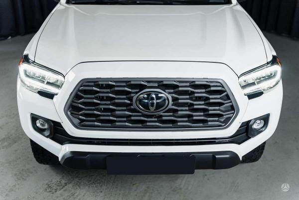 White Toyota Tacoma 2021 in Vilnius, with an engine capacity of 3.46 L and mileage of 15 thousand km for 51999 €, photo 7 on AUTOMOTO.COM.LV