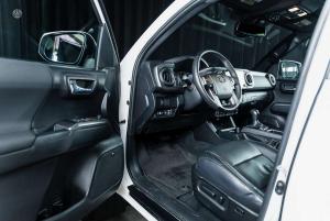 Balts Toyota Tacoma 2021 Viļņa, ar dzinēja tilpumu 3.46 L un nobraukumu 15 tūkst. km par 51999 €, foto 20 vietnē AUTOMOTO.COM.LV