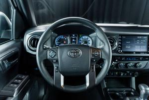Balts Toyota Tacoma 2021 Viļņa, ar dzinēja tilpumu 3.46 L un nobraukumu 15 tūkst. km par 51999 €, foto 24 vietnē AUTOMOTO.COM.LV