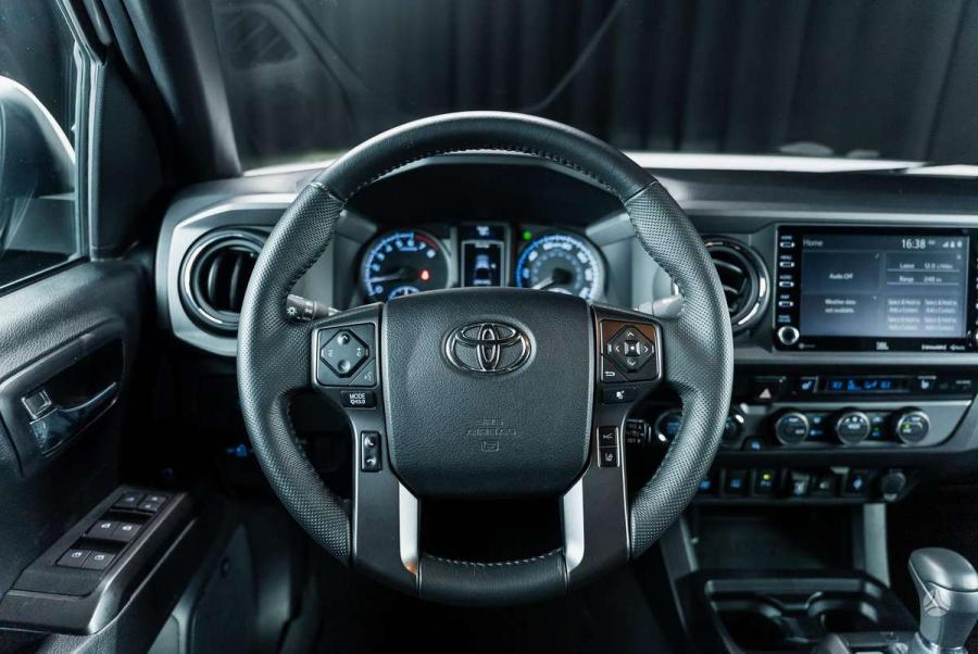 Balts Toyota Tacoma 2021 Viļņa, ar dzinēja tilpumu 3.46 L un nobraukumu 15 tūkst. km par 51999 €, foto 24 vietnē AUTOMOTO.COM.LV