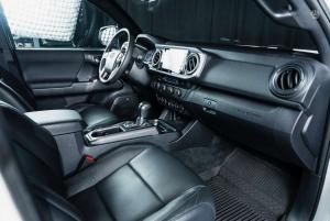 Balts Toyota Tacoma 2021 Viļņa, ar dzinēja tilpumu 3.46 L un nobraukumu 15 tūkst. km par 51999 €, foto 32 vietnē AUTOMOTO.COM.LV