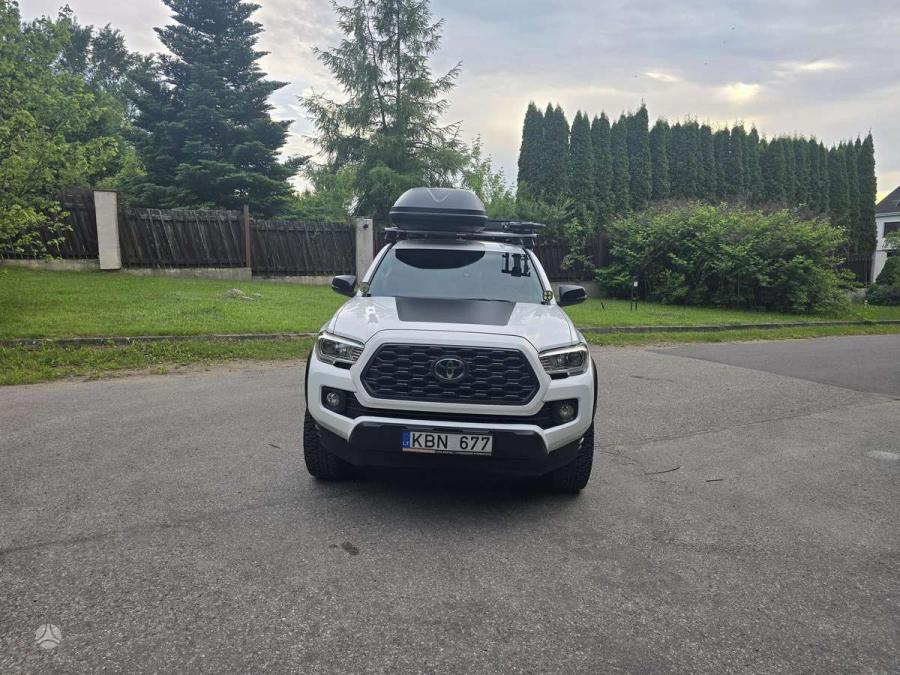 Balts Toyota Tacoma 2023 Viļņa, ar dzinēja tilpumu 3.50 L un nobraukumu 31 tūkst. km par 41500 €, foto 4 vietnē AUTOMOTO.COM.LV