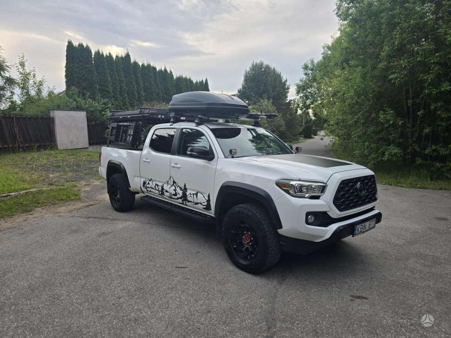 Balts Toyota Tacoma 2023 Viļņa, ar dzinēja tilpumu 3.50 L un nobraukumu 31 tūkst. km par 41500 €, foto 5 vietnē AUTOMOTO.COM.LV