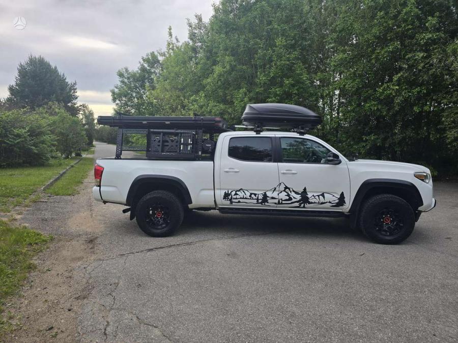 Balts Toyota Tacoma 2023 Viļņa, ar dzinēja tilpumu 3.50 L un nobraukumu 31 tūkst. km par 41500 €, foto 6 vietnē AUTOMOTO.COM.LV
