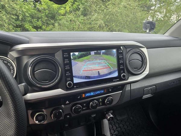 Balts Toyota Tacoma 2023 Viļņa, ar dzinēja tilpumu 3.50 L un nobraukumu 31 tūkst. km par 41500 €, foto 9 vietnē AUTOMOTO.COM.LV