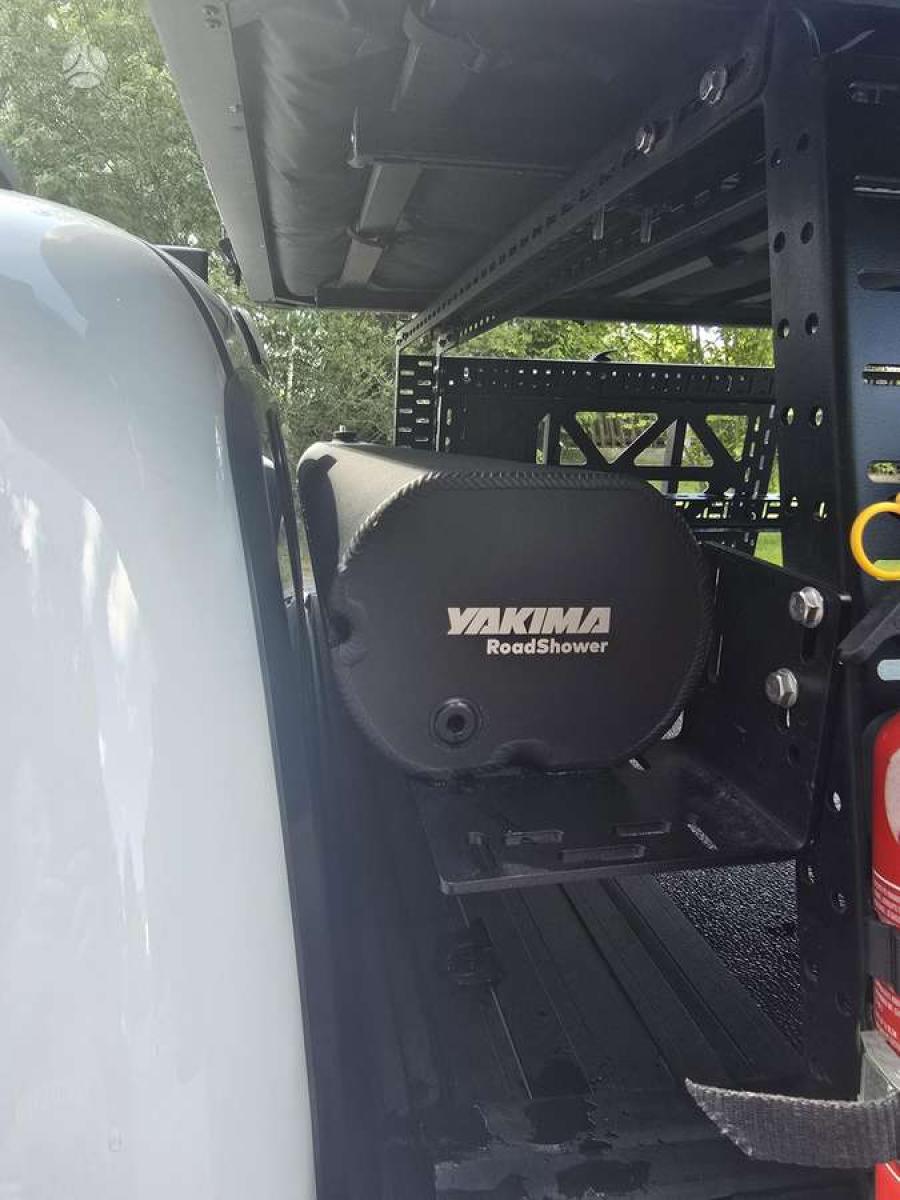 Balts Toyota Tacoma 2023 Viļņa, ar dzinēja tilpumu 3.50 L un nobraukumu 31 tūkst. km par 41500 €, foto 16 vietnē AUTOMOTO.COM.LV