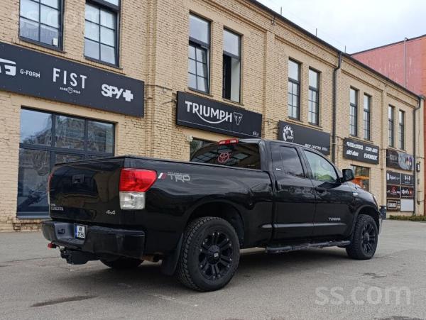 Black Toyota Tundra 2010 in Riga, with an engine capacity of 5.70 L and mileage of 220 thousand km for 14900 €, photo 1 on AUTOMOTO.COM.LV