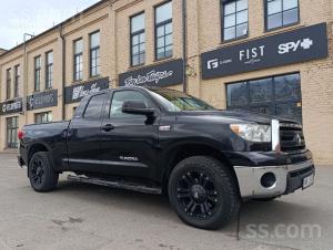 Black Toyota Tundra 2010 in Riga, with an engine capacity of 5.70 L and mileage of 220 thousand km for 14900 €, photo 3 on AUTOMOTO.COM.LV