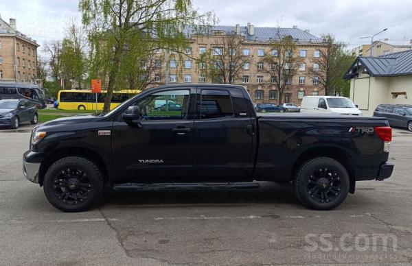 Black Toyota Tundra 2010 in Riga, with an engine capacity of 5.70 L and mileage of 220 thousand km for 14900 €, photo 5 on AUTOMOTO.COM.LV