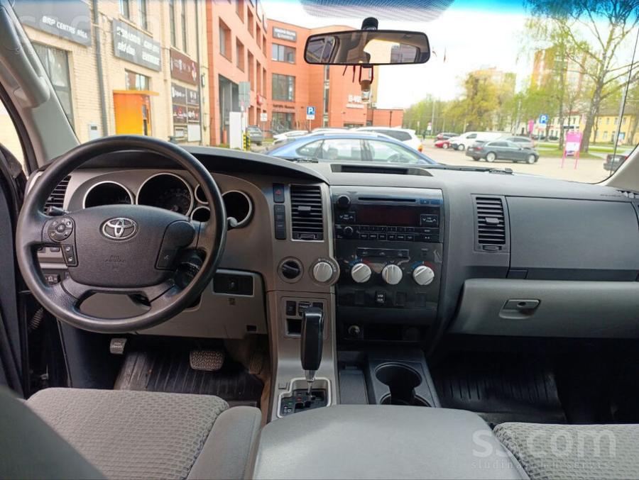 Black Toyota Tundra 2010 in Riga, with an engine capacity of 5.70 L and mileage of 220 thousand km for 14900 €, photo 7 on AUTOMOTO.COM.LV