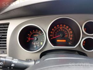 Black Toyota Tundra 2010 in Riga, with an engine capacity of 5.70 L and mileage of 220 thousand km for 14900 €, photo 8 on AUTOMOTO.COM.LV